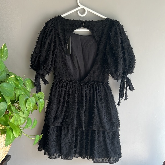 Lulus | Dresses | Lulus Black Tiered Textured Puff Sleeve Open Backmini ...